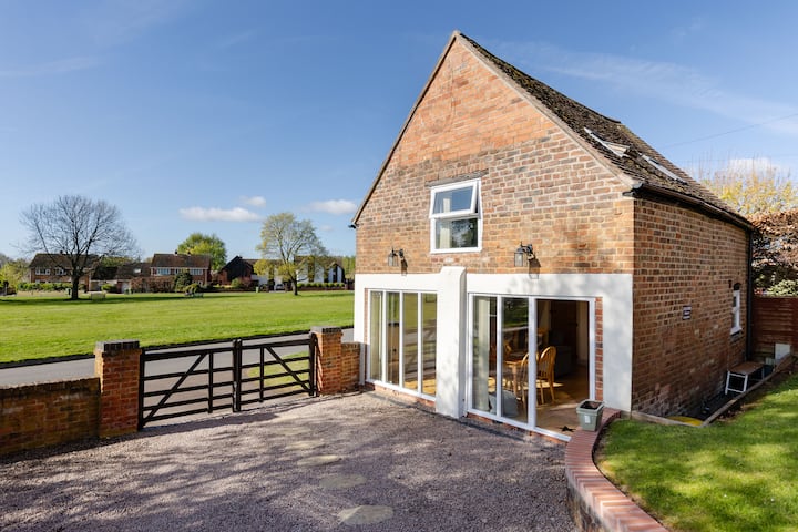 The Mill, 1 Bedroom Sleeps 4, Twyning Tewkesbury . - Tewkesbury