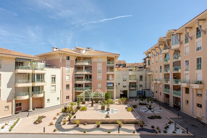 Emplacement De Rêve Ensoleillé Au Bord De L’eau - Fréjus