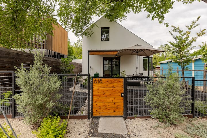 Bouldin Creek Jewel Close To The Austin Fun! - Austin, TX