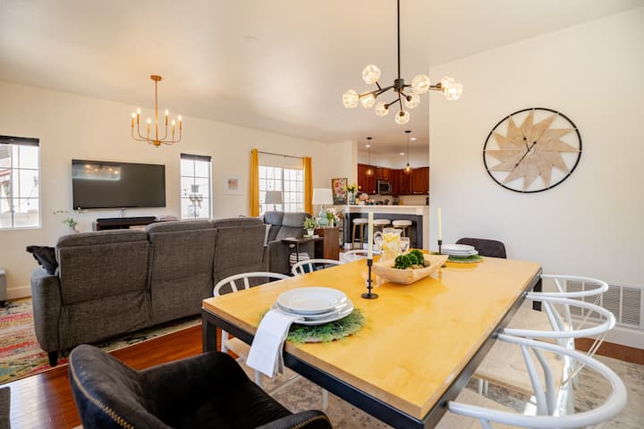 Family Oasis 4br House-dog Friendly W/fenced Yard! - Wellington, CO