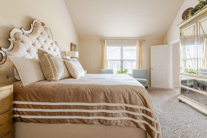 Luxurious Quiet Home Katy Tx Main Bedroom 1 Floor. - Katy, TX