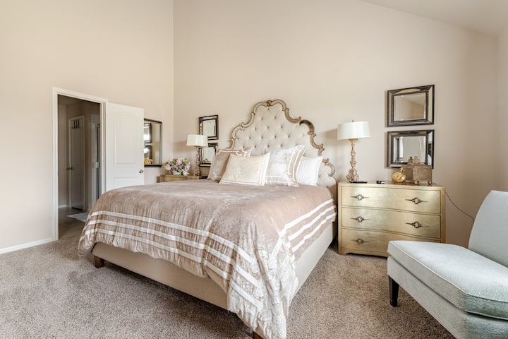 Luxurious Quiet Home Katy Tx Main Bedroom 1 Floor. - Katy, TX