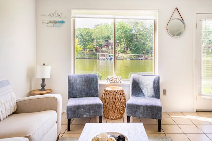 Relaxation Destination, Condo On The Water’s Edge! - Hot Springs, AR