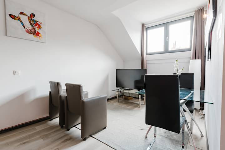 Budget Double Room In The Eu District Area - Brussels