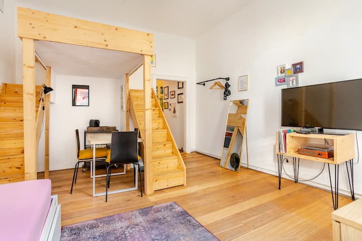 Apartment With Big Balcony And Art In The Air - Vienne