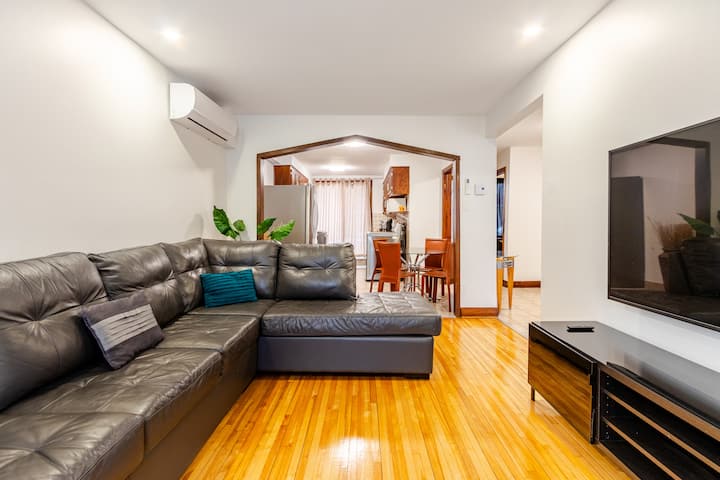Lovely Spacious Open Concept With 2closed Bedrooms - Montreal