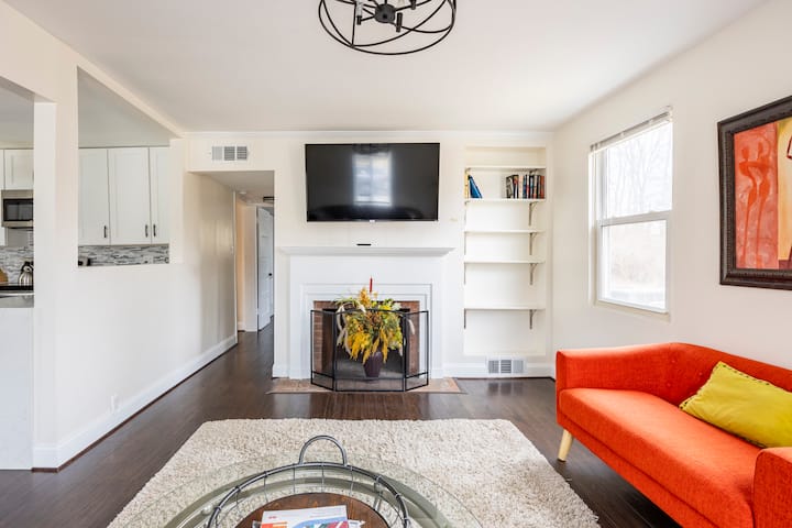 Adorable, Secluded 2 Bedroom Cottage. - Rockville, MD