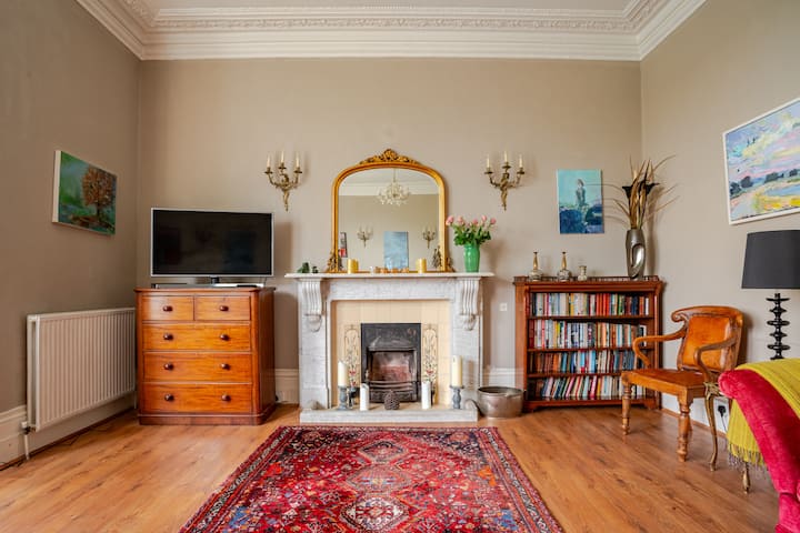 Impressive 2 Bed Flat, Great Location With Parking - Tonbridge