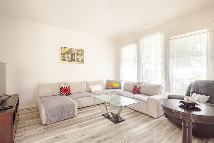 Ucf Orlando Disney Home - Oviedo, FL