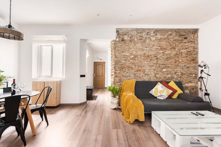 Apartamento Antares: Céntrico Edificio De 1800 - Málaga