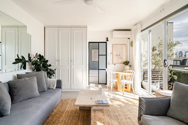 Paddo Penthouse • Balcony + City & Harbour Views - Sydney