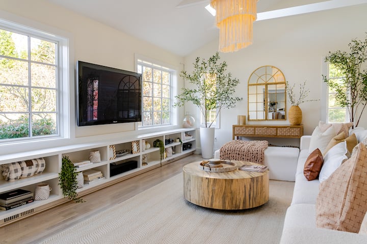 Designer 3br Family Home | Backyard, Patio & Gym - Fairfield, CT