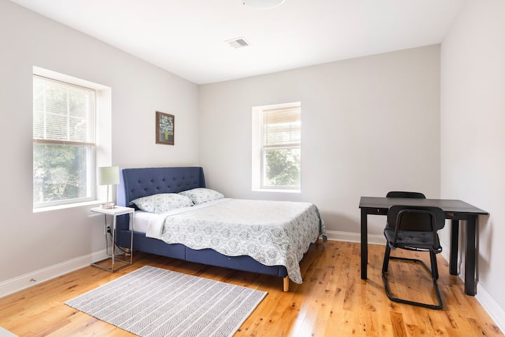 Cozy Room W/ Private Bathroom Near City Ave - Chestnut Hill, PA