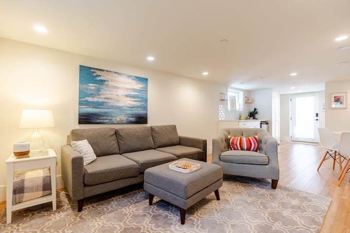 Newly Renovated, 1 Bedroom Suite Near Canada Line - Vancouver