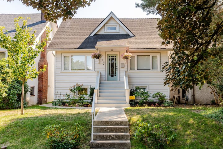 Newly Renovated, 1 Bedroom Suite Near Canada Line - Vancouver
