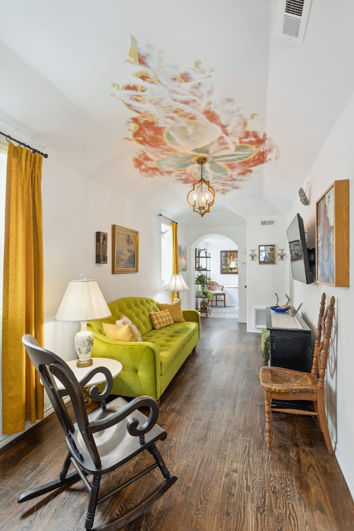 Single Story Artist's Home In A Central Location - Denver, CO