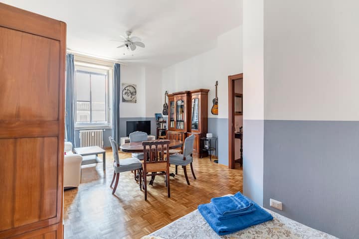 Large Double Room In Elegant Building - Milán