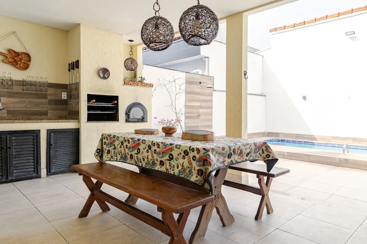 Casa Agradável Com Piscina E Churrasqueira. - Niterói