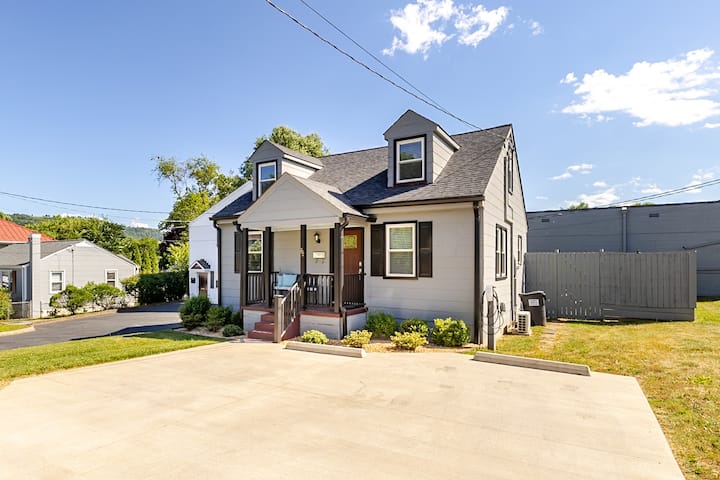 Altavista House - Renovated, Charming, & Walkable - University of Virginia, Charlottesville