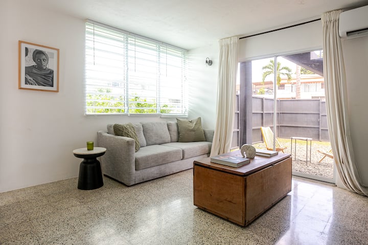 “Casa Dos Techos #A” 4 Bed / 2 Bath Villa W Patio - Bayamón
