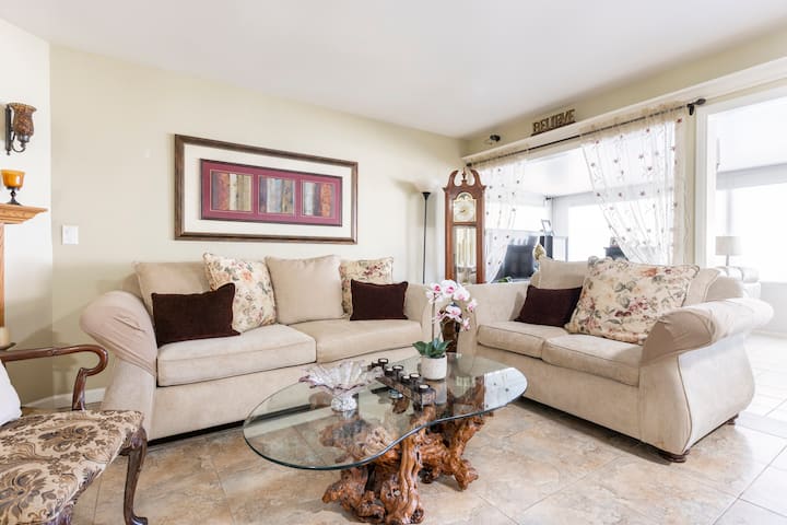 Private Bedroom In Single Story Home - Simi Valley, CA