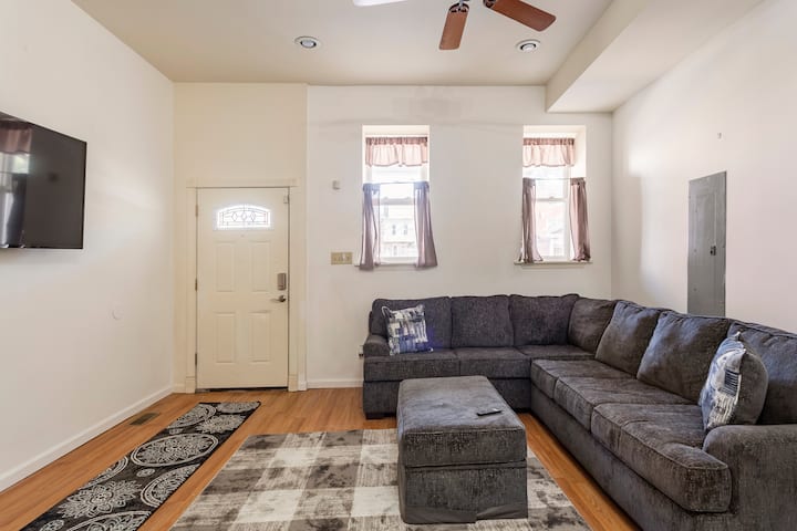 Rooms With Full Private Bath- - Philadelphia, PA