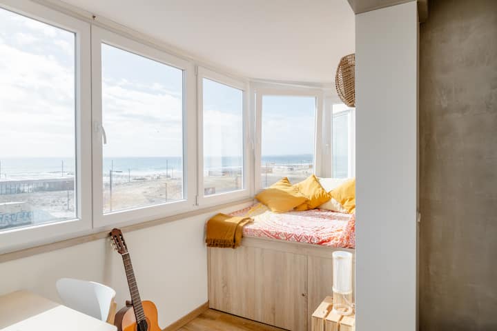 Ocean View Beach Apartment - Almada