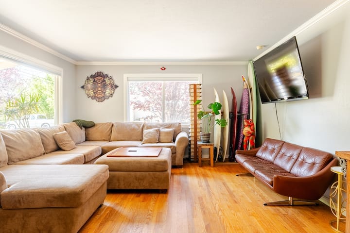 Updated Westside Home. 4 Blocks From The Beach! - Santa Cruz, CA