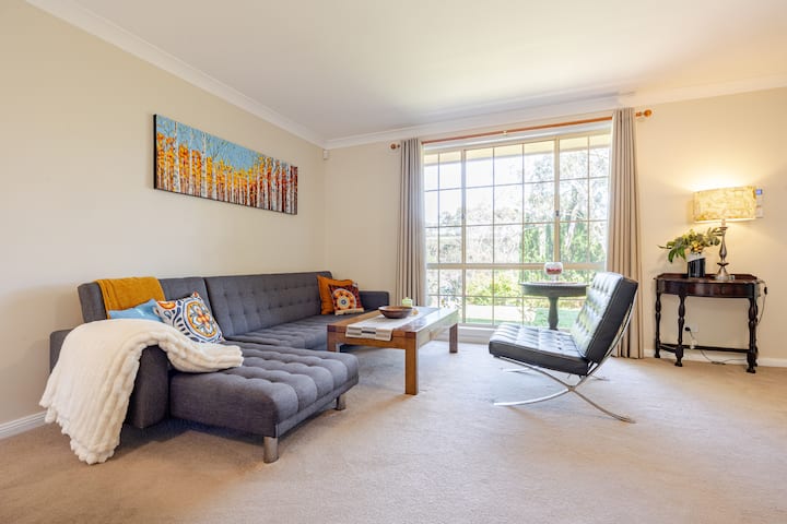 Tranquil Katoomba Retreat With Fireplace & Views - Katoomba