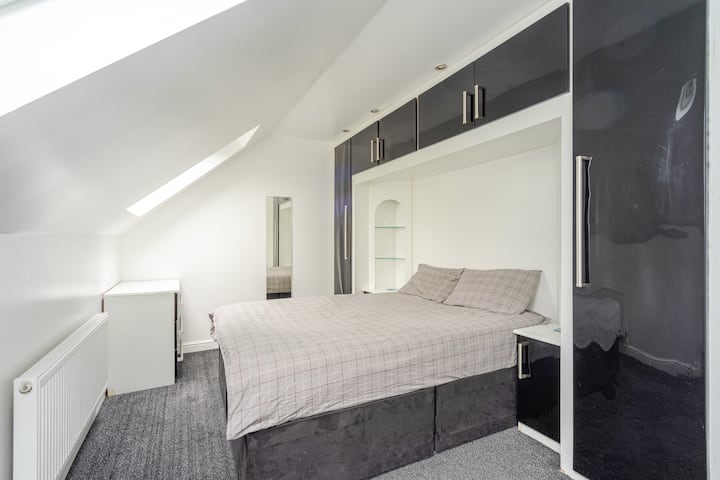 Loft Room Close To L&d Hospital - Dunstable