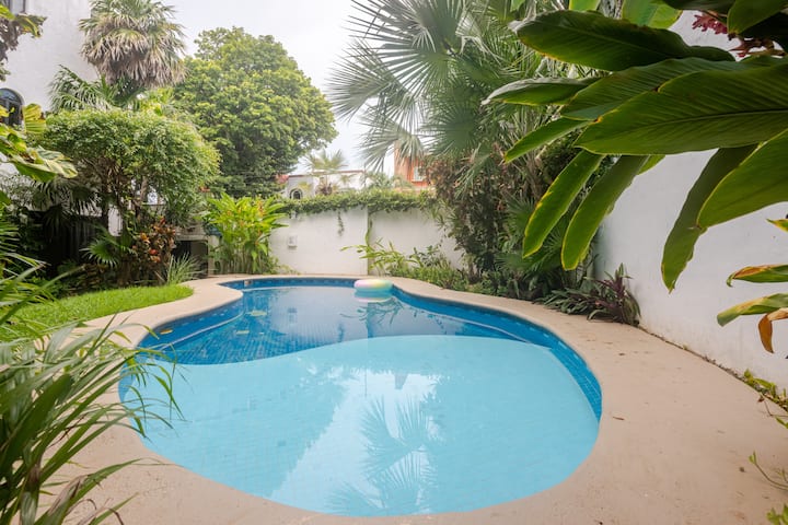 Downtown 2-bedroom Mexican Home With Pool - Cancún