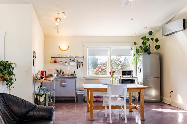 Beautiful Treetop Loft - Portland, OR