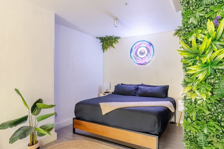 Jungle Escape • King Bed • Walk Downtown & U Of A - Tucson, AZ