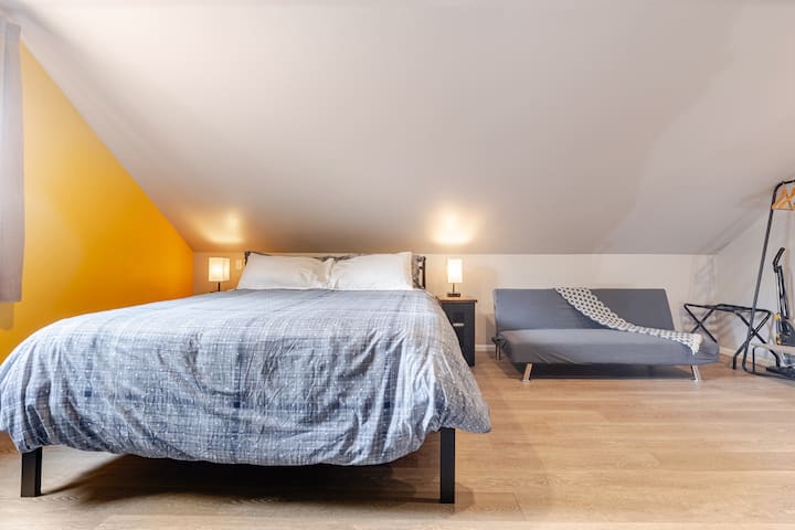 Stylish Loft W/firepit – Highly Rated Cal-king Bed - Tillamook, OR