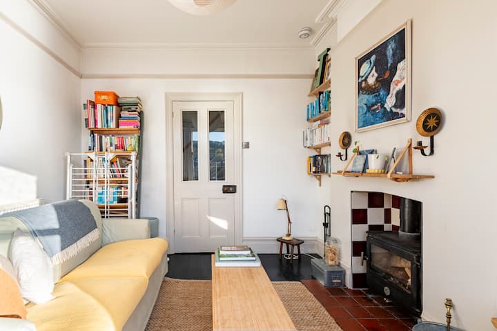 Beautiful Romantic Home With Exceptional Sea Views - Bangor, UK