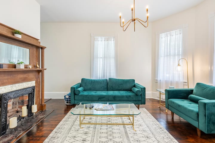 Art Deco Style 2br Home- 5 Min Walk To Downtown - Leland, NC