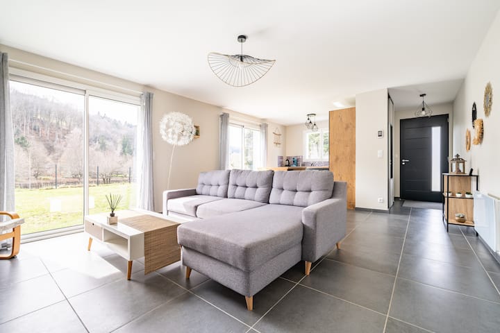 Charmante Maison Contemporaine Avec Jardin - La Bourboule