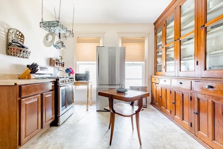 Historic Home In Culturally-rich Northside - Liverpool, NY