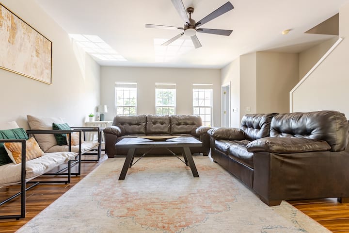 Spacious Home- Central To Airport, Crabtree & Food - Raleigh, NC