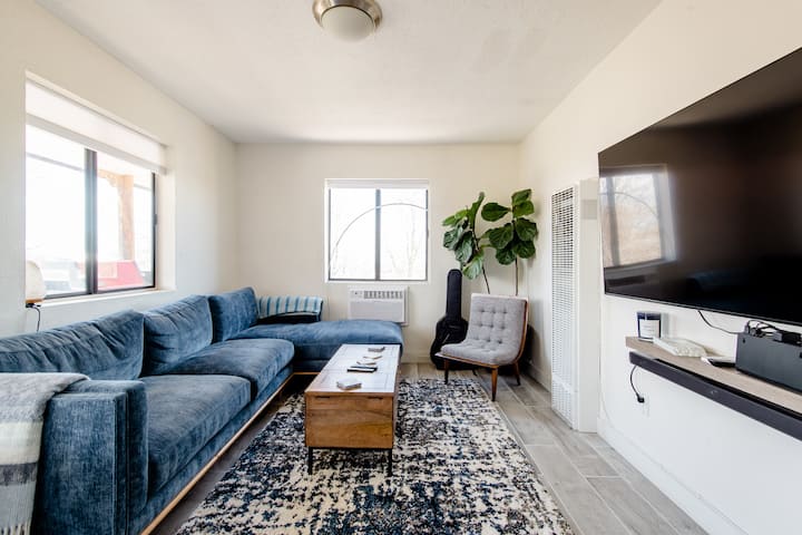 Modern Nest Room For Rent (B On The Right) - Santa Fe, NM