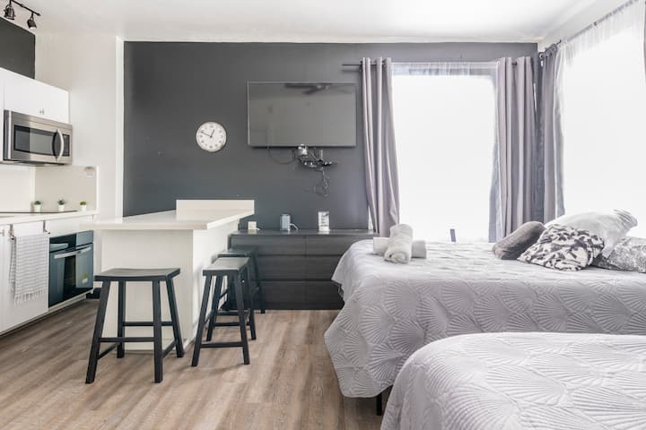 Apt For 6 Beach Apt 1 Bedr 2 Full Bath Collins Av - Miami Beach, FL