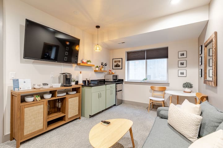 Stylish & Serene Studio | Walk To Shops + Dining - Denver, CO