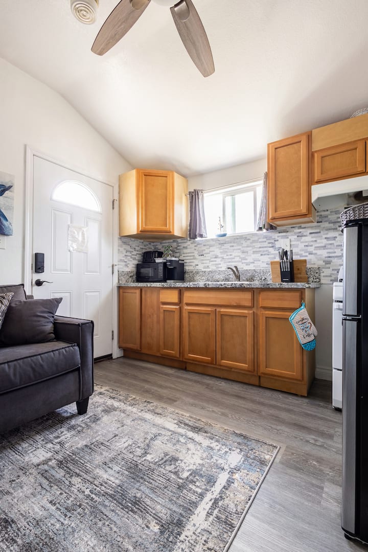 Comfy Guesthouse Near Sofi, Beach & Attractions - Harvard Park - Los Angeles