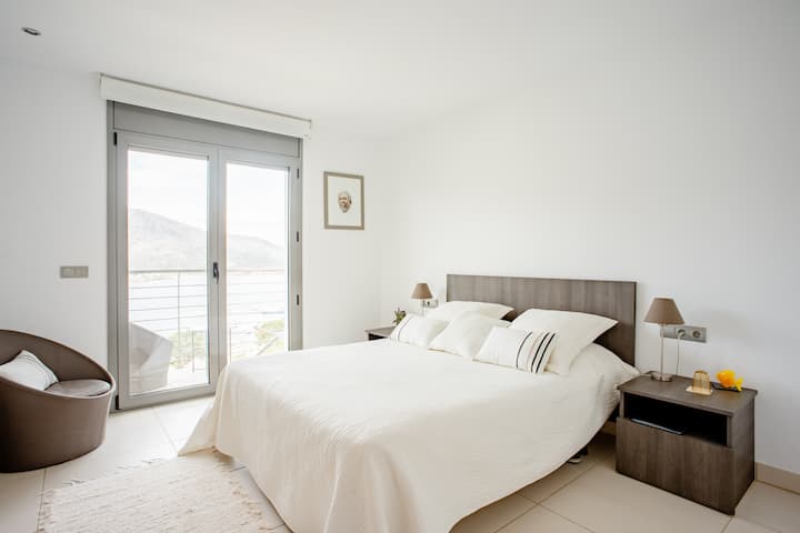 Chambre Lumineuse Avec Vue Sur Mer - Cadaqués