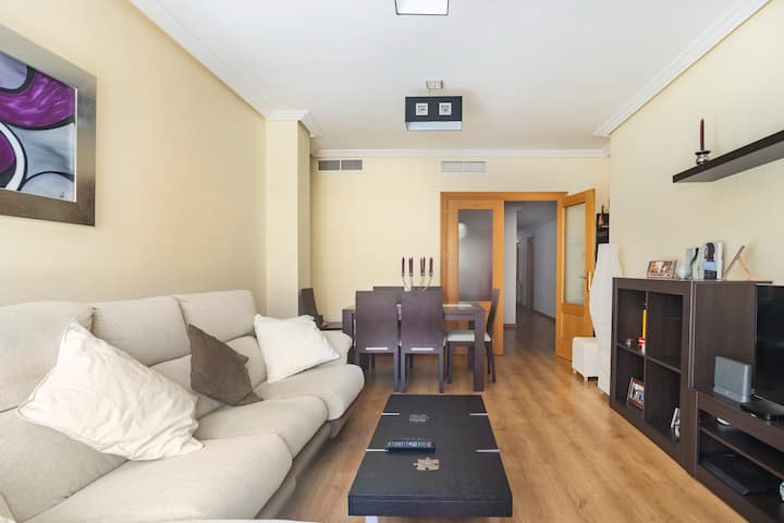 Habitación Con Cama De Matrimonio. - Villarrobledo