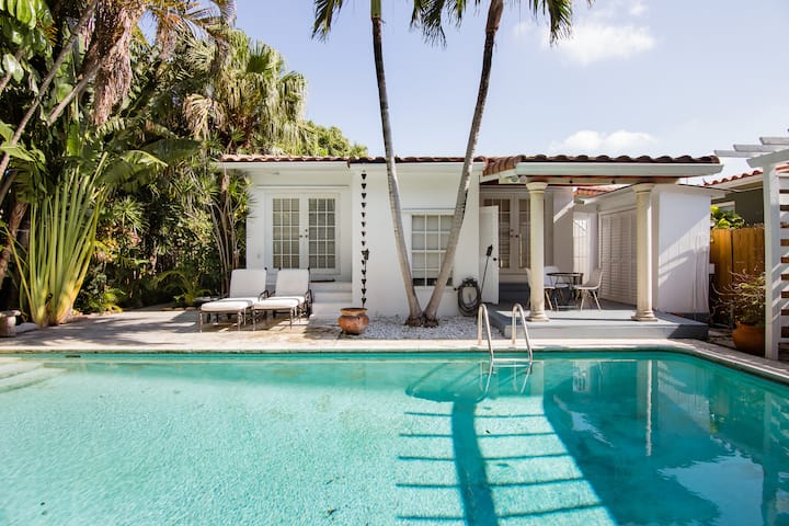 Tropical Couples Getaway With Pool - Miami