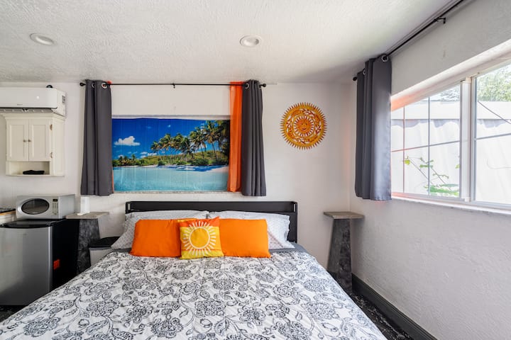 Studio With Private Entrance King Bed - Fort Lauderdale