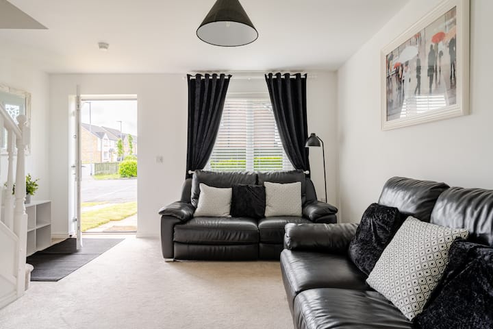 Cheerful 1 Bedroom Home With Free Parking Spaces. - Glasgow