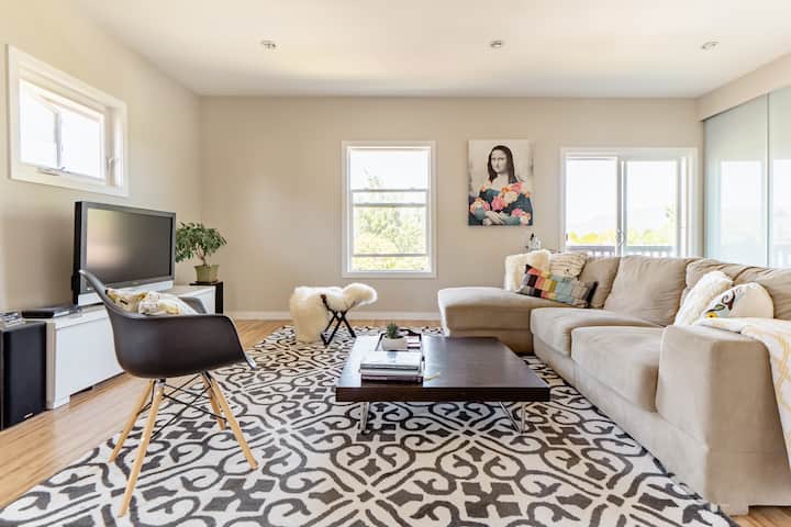 Beautiful 2-bd Modern Home - Vancouver