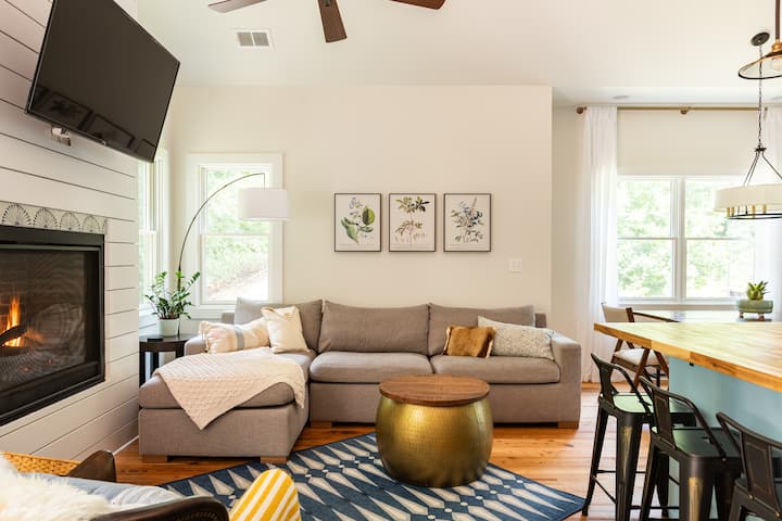 Cozy 2 Br Guest House W/ Balcony By Watauga River - Valle Crucis